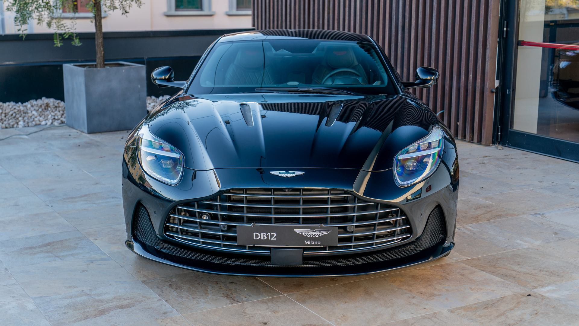 ASTON MARTIN DB12 Coupe 4.0 V8 auto - Gino Luxury & MotorSport